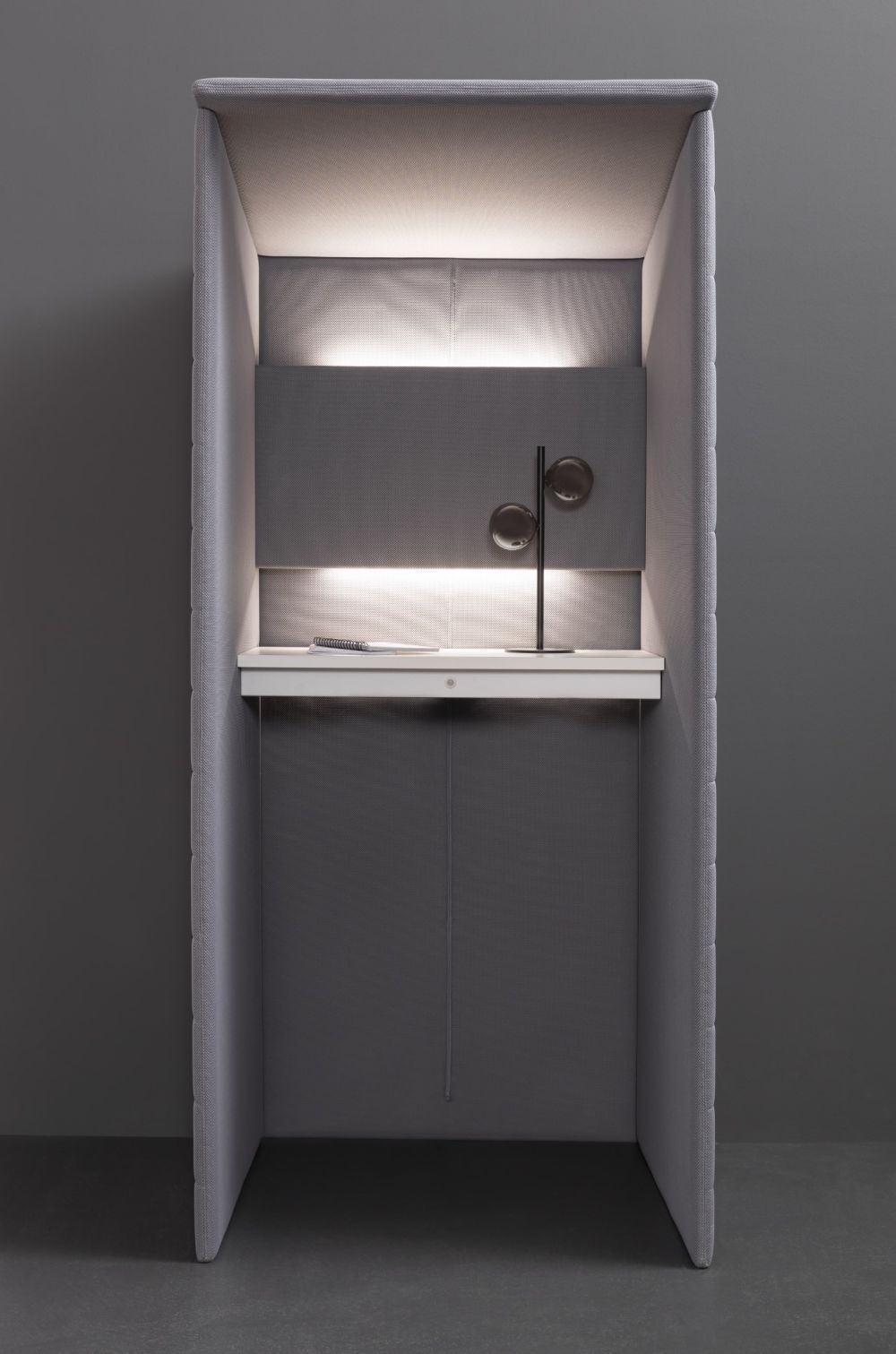 Dauphin Atelier booth Telefonkabine | chairgo.de